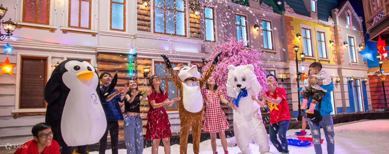 [35% OFF] Snow Town Saigon Admission Ticket in Ho Chi Minh City - Klook
